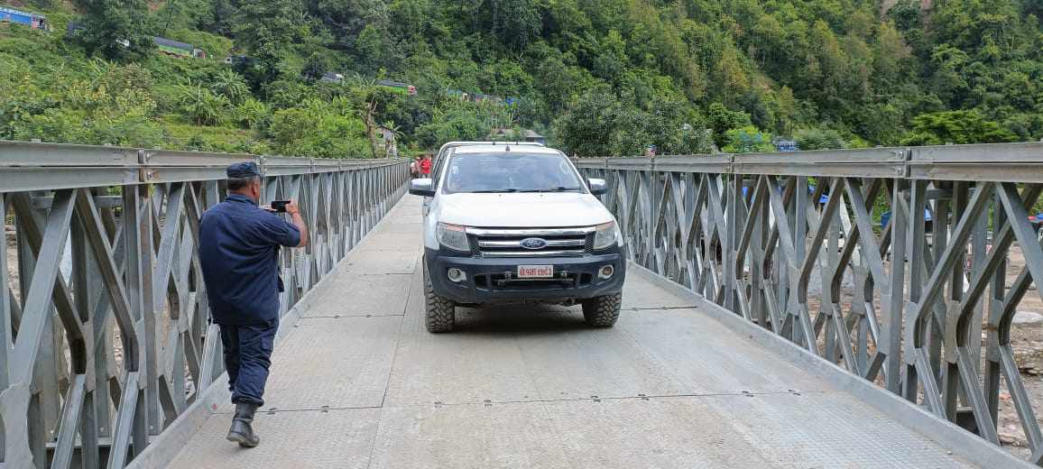पुल बगाएको २८ दिनमा हेवा खोलामा बेलिब्रिज, आइतबारदेखि यातायात संचालन