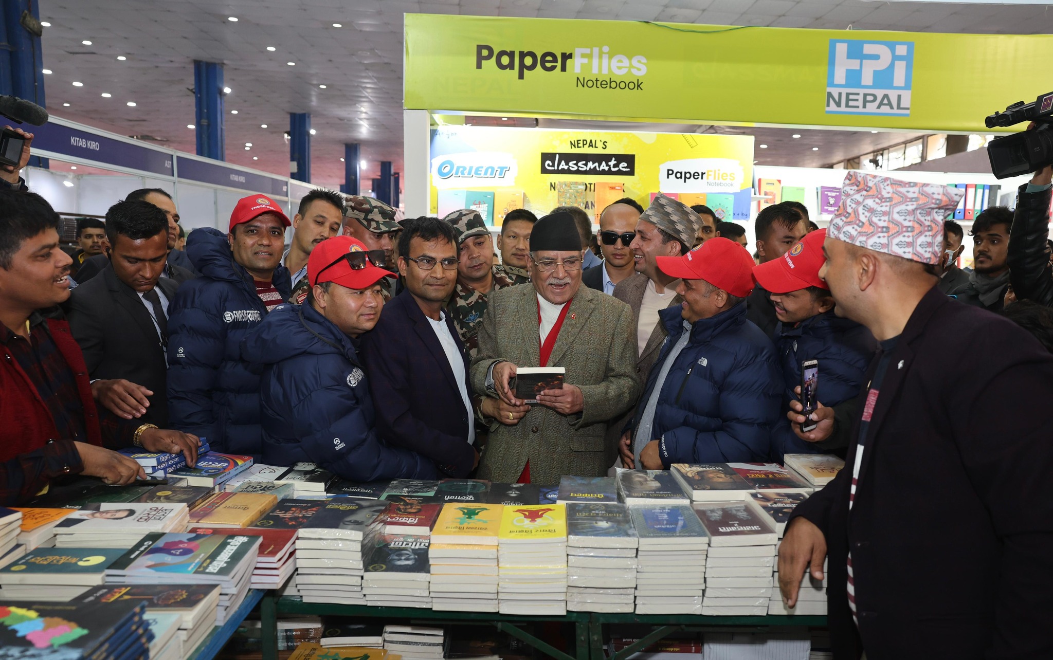 'युवा जनशक्तिमात्र होइन देशकै ढुकुटी बाहिरिँदैछ', प्रचण्डले दिए शिक्षा ...