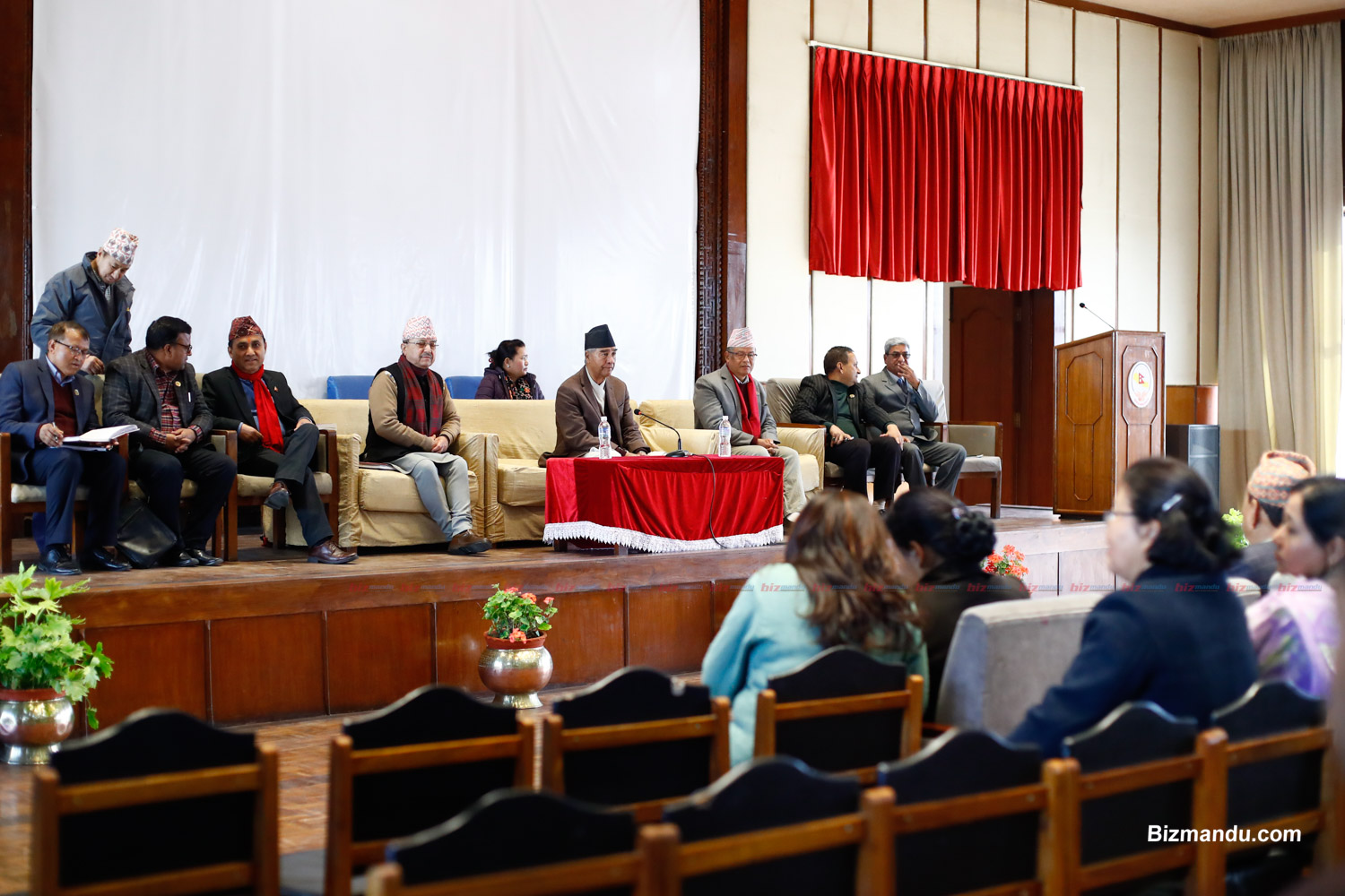 आर्थिक सुधारको कदम नचालेपछि कांग्रेस रुष्ट, एमालेको प्रदर्शनका दिन निजी ...