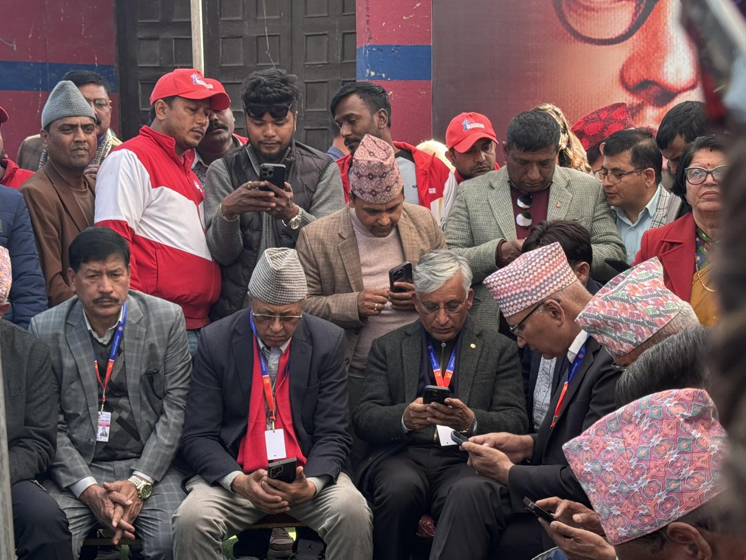 एमालेको ड्राइभिङ सिटमा तेस्रोपटक ओली, १९ पदाधिकारीमा गोकर्ण र योगेश ...